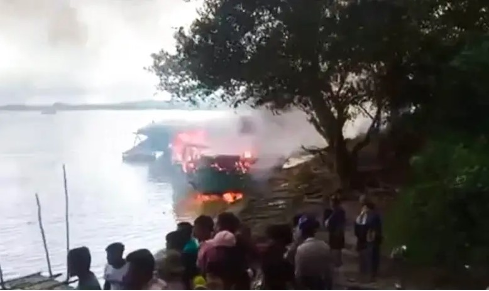 Junta burns down civilian vessels in Shwegu » Myanmar Peace Monitor