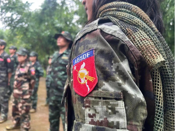 နိုင်ငံရေး၊ စစ်ရေး အပါအဝင် ကဏ္ဍ ၄ ခုတွင် ပူးပေါင်းဆောင်ရွက်ရန် ABSDF နှင့် NUG တို့ နားလည်မှုစာခ ...