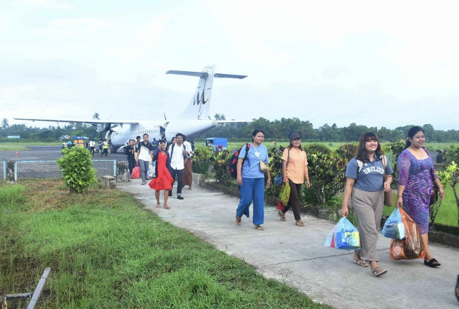 Many Kyaukphyu locals flee to mainland due to ongoing fighting ...